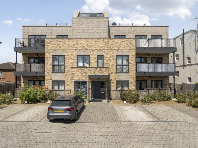 apartment to rent in Enmore Road, London, SE25