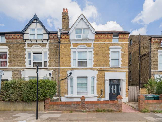 apartment to rent in Exeter Road, London, NW2
