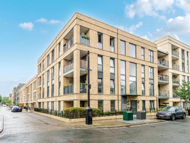 apartment to rent in Eythorne Road, London, SW9