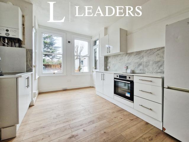 Apartment to rent in Fairfax Drive, Westcliff on Sea, SS0 | Leaders