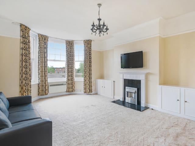 apartment to rent in Fauconberg Road, Chiswick, London, W4