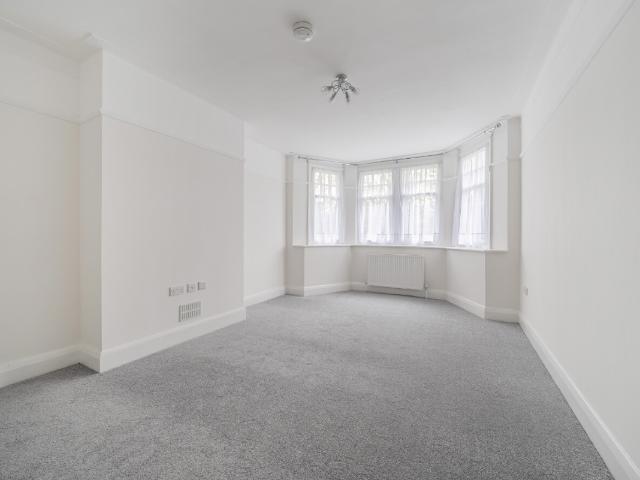 apartment to rent in Forest Rise, London, E17