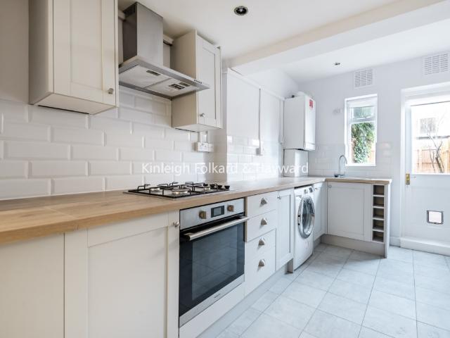 apartment to rent in Fountain Road, London, SW17