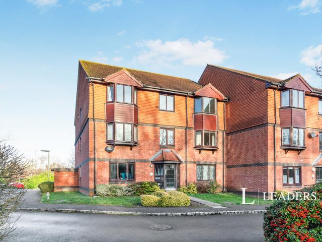 Apartment to rent in Foxhills, Woking, GU21 | Leaders