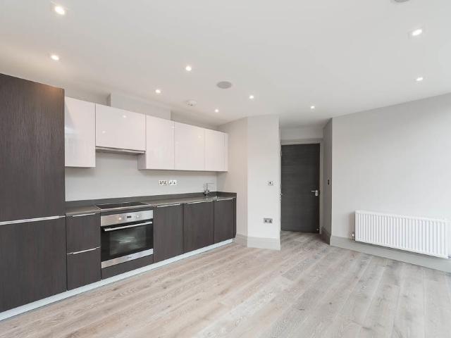 apartment to rent in Fulham Road, London, SW6