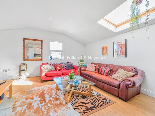 apartment to rent in Furley Road, Peckham, London, SE15