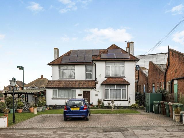 Apartment to rent in Gander Green Lane, Sutton, SM1 | Leaders