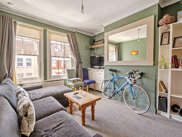 apartment to rent in Gilbey Road, Tooting, London, SW17