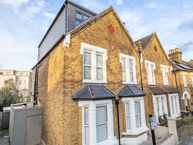 apartment to rent in Gilmore Road, London, SE13