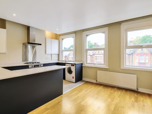 apartment to rent in Gipsy Road, London, SE27