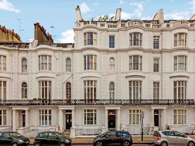 apartment to rent in Gloucester Terrace, Bayswater, London, W2