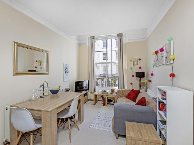 apartment to rent in Gloucester Terrace, London, W2