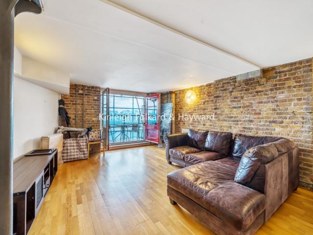 apartment to rent in Globe Wharf, 205 Rotherhithe Street, Surrey Quays, SE16