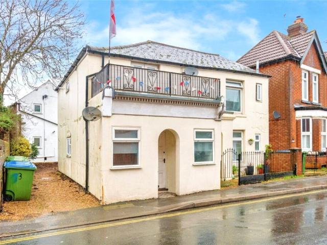 Apartment to rent in Grove Road, Southampton, Hampshire, SO15 | Leaders