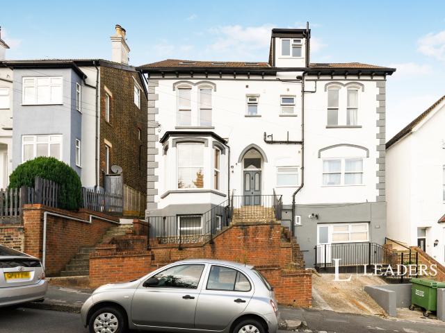 Apartment to rent in Grovehill Road, Redhill, RH1 | Leaders