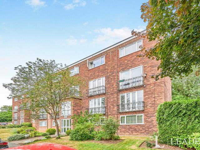 Apartment to rent in Grosvenor House, Stortford Hall Park, Bishops Stortford, CM23 | Leaders