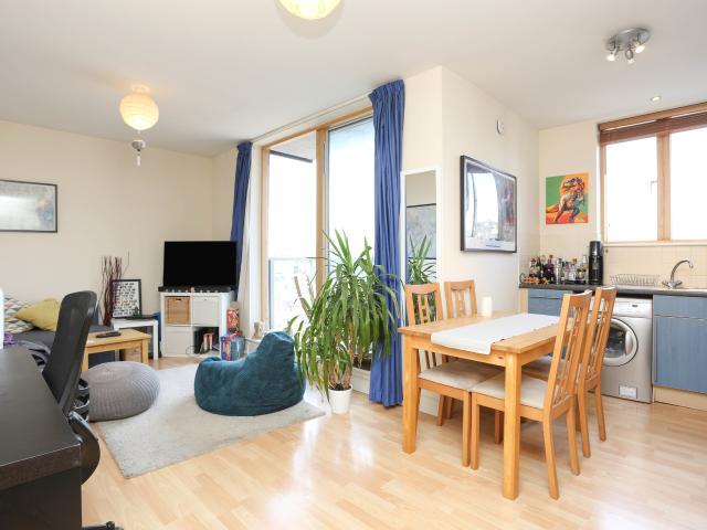 Apartment to rent in Great Suffolk Street, London, SE1 | Leaders