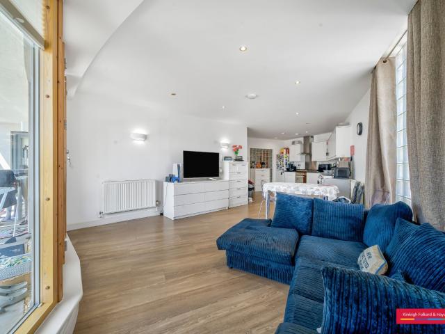 apartment to rent in Green Lanes, London, N13