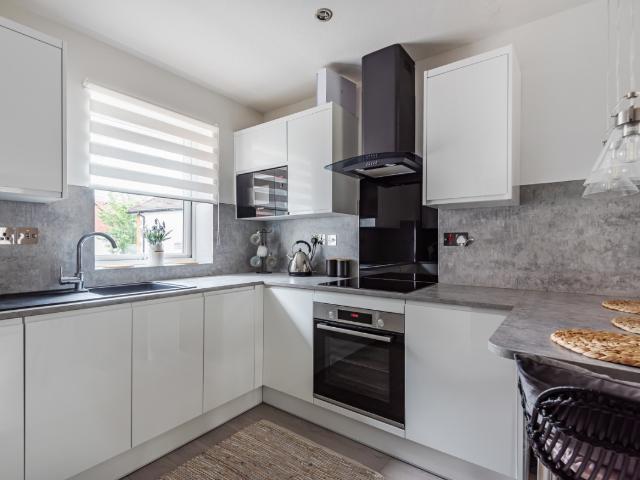 apartment to rent in Gunnersbury Gardens, Acton, London, W3