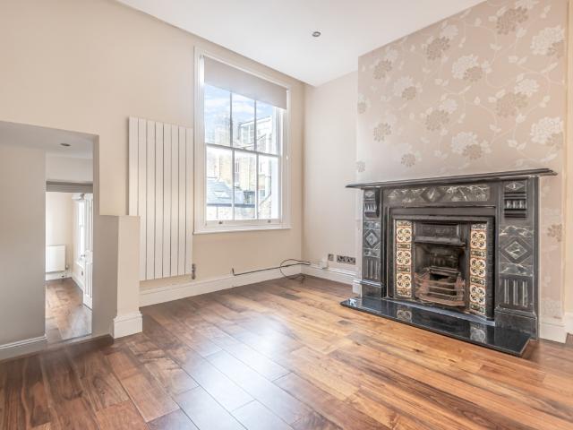 apartment to rent in Hambalt Road, London, SW4