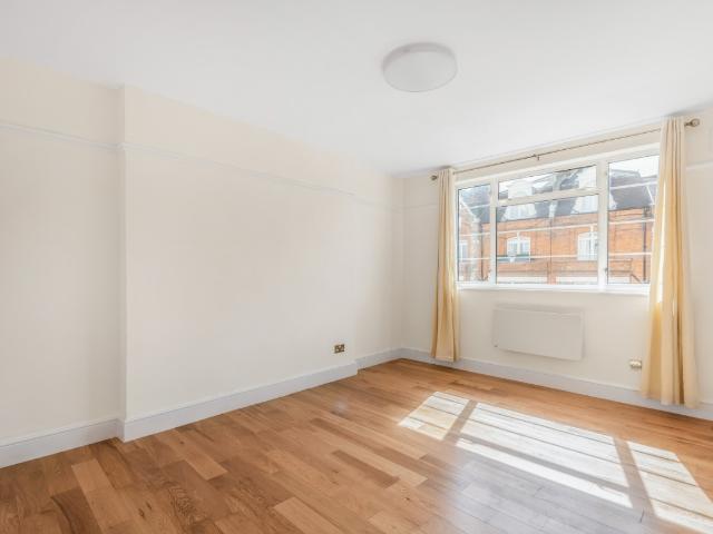 apartment to rent in Hamlet Gardens, Ravenscourt Park, London, W6