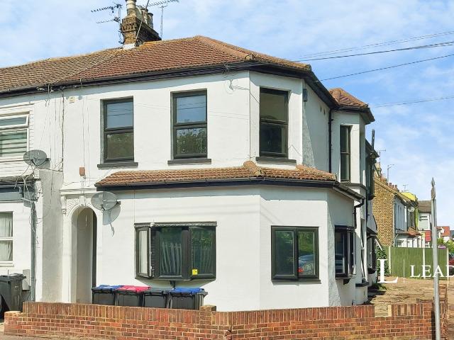 Apartment to rent in Hamlet Road, Southend on Sea, Essex, SS1 | Leaders