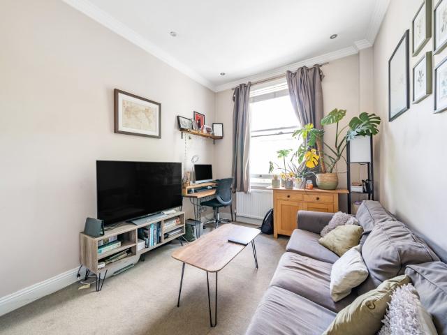 apartment to rent in Hammersmith Grove, London, W6