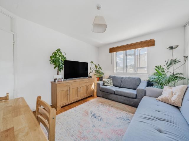 apartment to rent in Halton Road, London, N1
