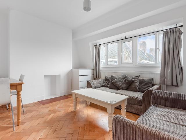 apartment to rent in Haldane Place, London, SW18