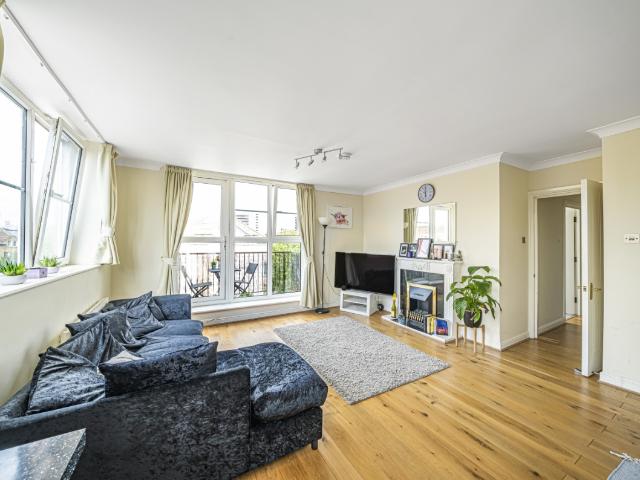 apartment to rent in Hartington Road, London, W13