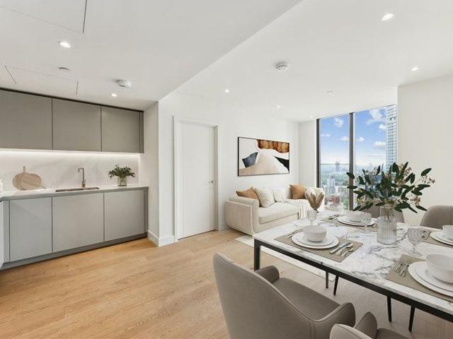 Apartment to rent in Harcourt Tower, 67 Marsh Wall, E14