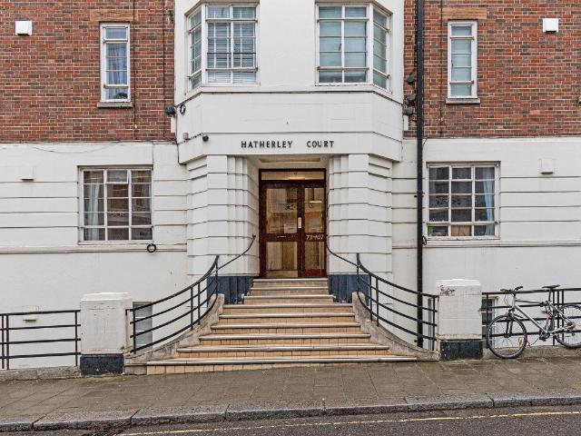apartment to rent in Hatherley Grove, London, W2