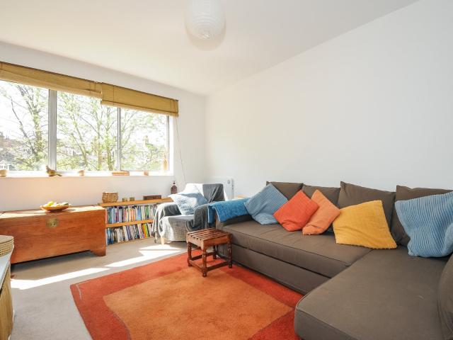apartment to rent in Haverstock Hill, London, NW3