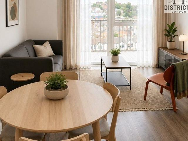 Apartment to rent in Hendon Waterside, Moorhen Drive, NW9