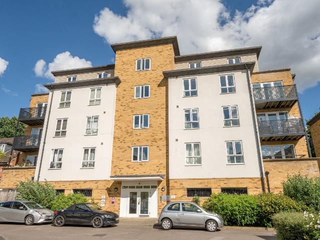 apartment to rent in Headingley Drive, Beckenham, Kent, BR3