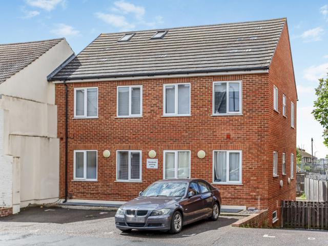 Apartment to rent in Hedley Street, Maidstone, Kent, ME14 | Leaders