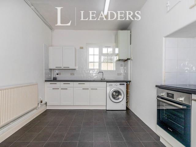 Apartment to rent in Hersham Road, Walton on Thames, KT12 | Leaders
