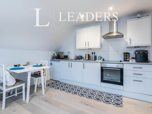 Apartment to rent in Hersham Road, Walton on Thames, Surrey, KT12 | Leaders