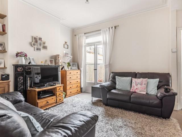 apartment to rent in Heythorp Street, Southfields, London, SW18