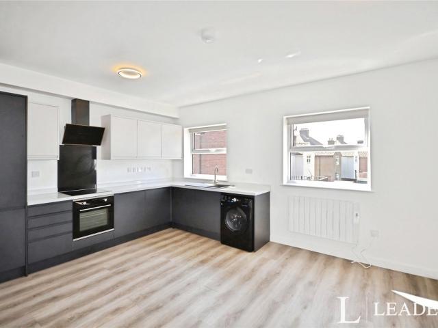Apartment to rent in High Road West, Felixstowe, Suffolk, IP11 | Leaders