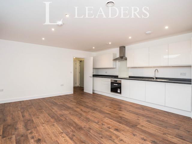 Apartment to rent in High Street, Tonbridge, TN9 | Leaders