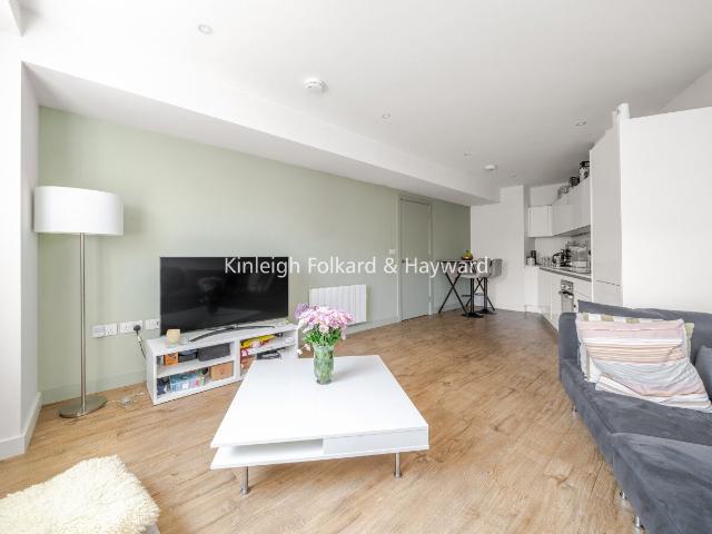 apartment to rent in High Street, Acton, London, W3
