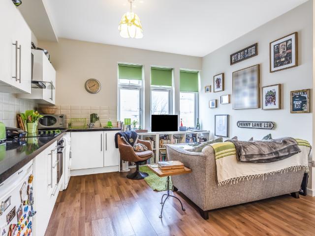 apartment to rent in High Street, Acton, London, W3