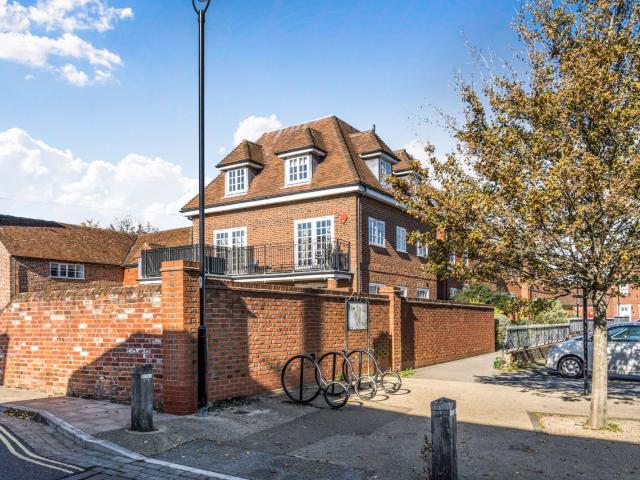 Apartment to rent in High Street, Hamble, Southampton, SO31 | Leaders