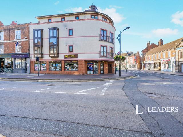 Apartment to rent in High Street, Newport Pagnell, Buckinghamshire, MK16 | Leaders
