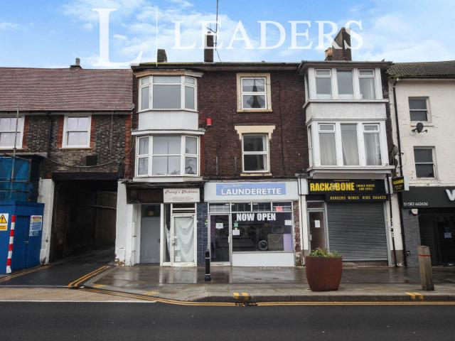 Apartment to rent in High Street South, Dunstable, Bedfordshire, LU6 | Leaders