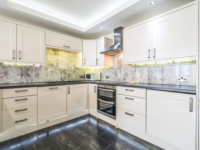 Apartment to rent in High Street, Southampton, SO14 | Leaders