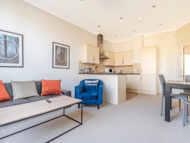 apartment to rent in Highbury Hill, London, N5