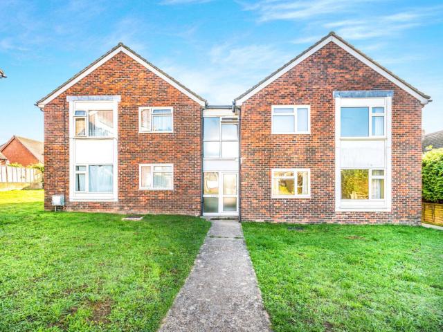 Apartment to rent in Hillcrest Close, Ashington, Pulborough, West Sussex, RH20 | Leaders