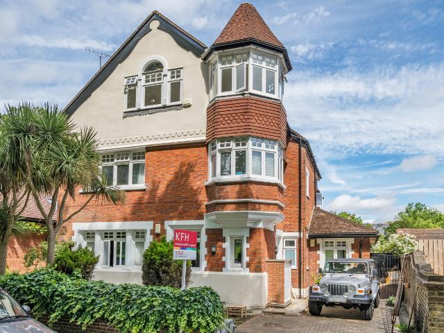 apartment to rent in Hilly Fields Crescent, Brockley, London, SE4